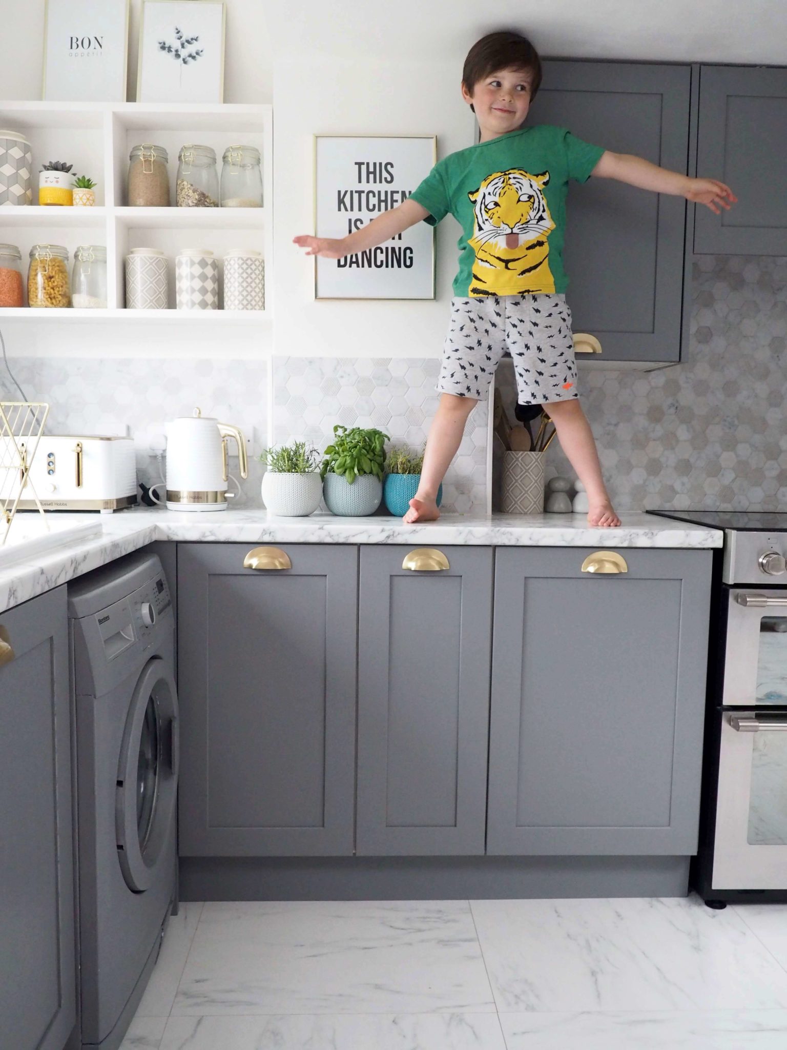 Don’t Miss This Amazing Kitchen Makeover – With Before & Afters