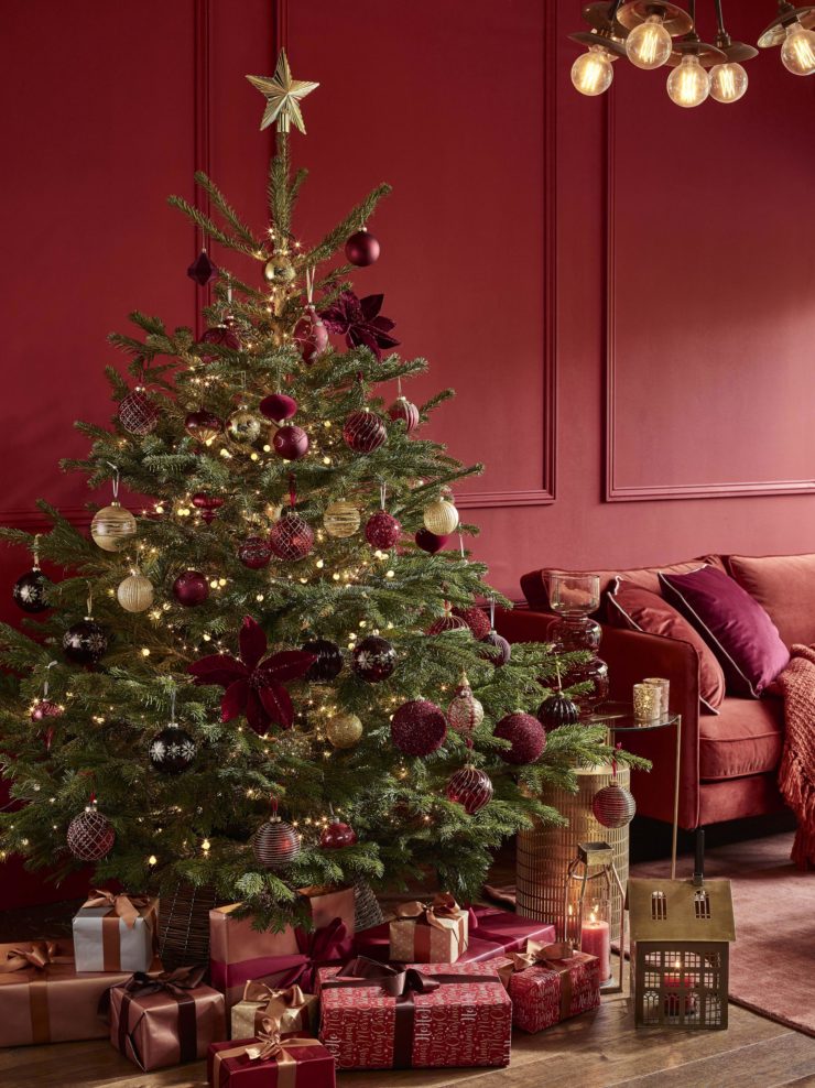 Decorate Your Christmas Tree With My 24 Expert Tips